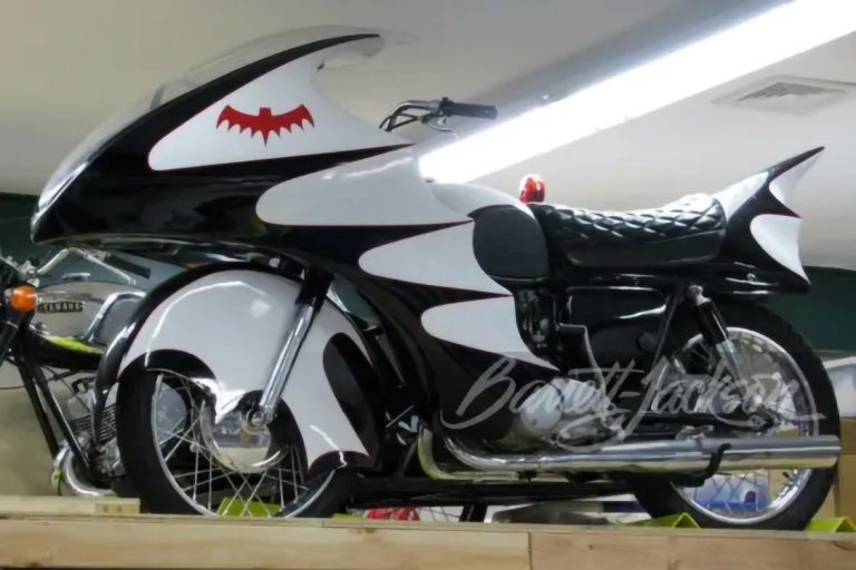 To the Bat-Cycle! Yamaha YM1 Bat-Cycle Replica - Wolf and Mare